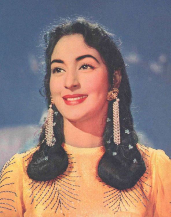 मुधबाला नहीं, Nutan को ऑफर हुई थी 'मुगल-ए-आजम', इस वजह से Dilip Kumar की फिल्म को कर दिया था ...